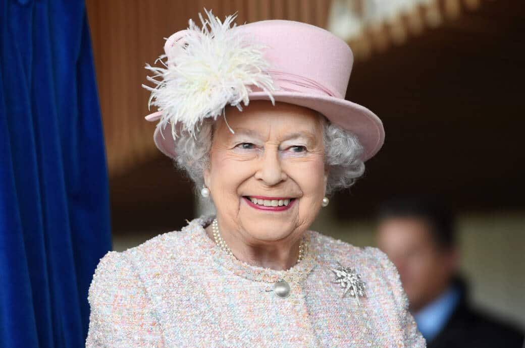 Queen Elizabeth II. - Who are her best friends? - The Royal Pages